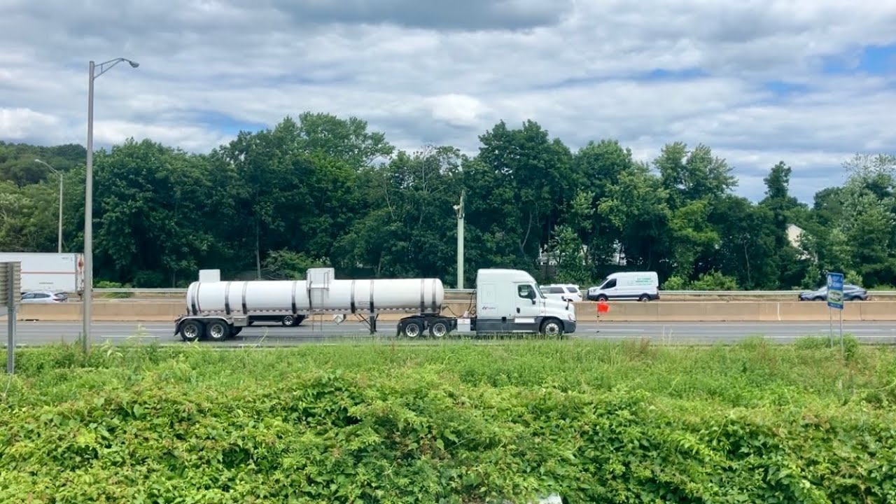 One hour video of highway noise and Doppler Effect from highway traffic ...