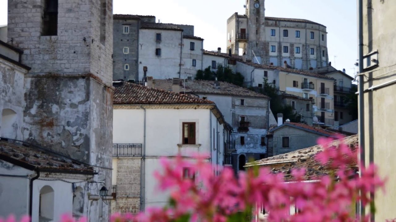 Gamberale in fiore - YouTube