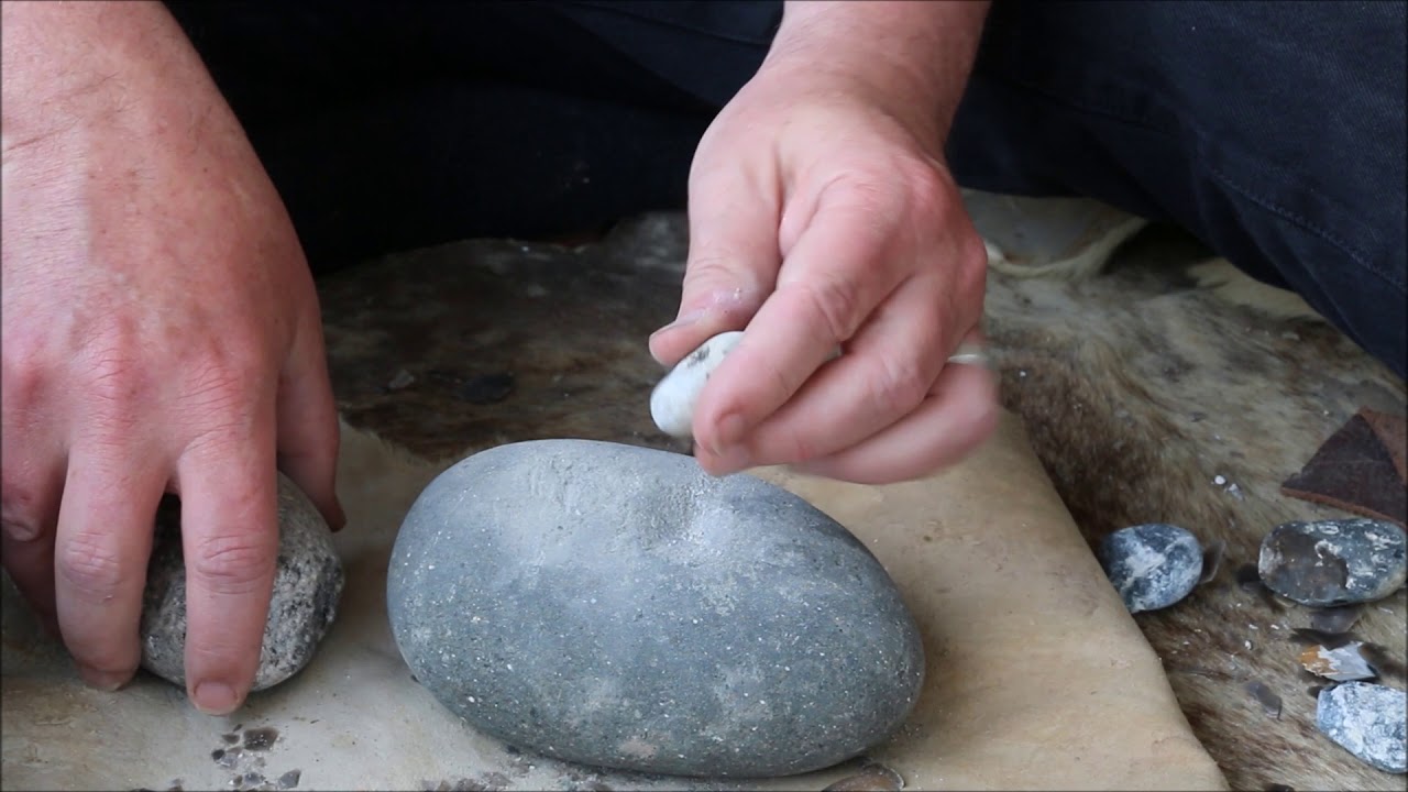 Flint knapping techniques: bipolar reduction - YouTube