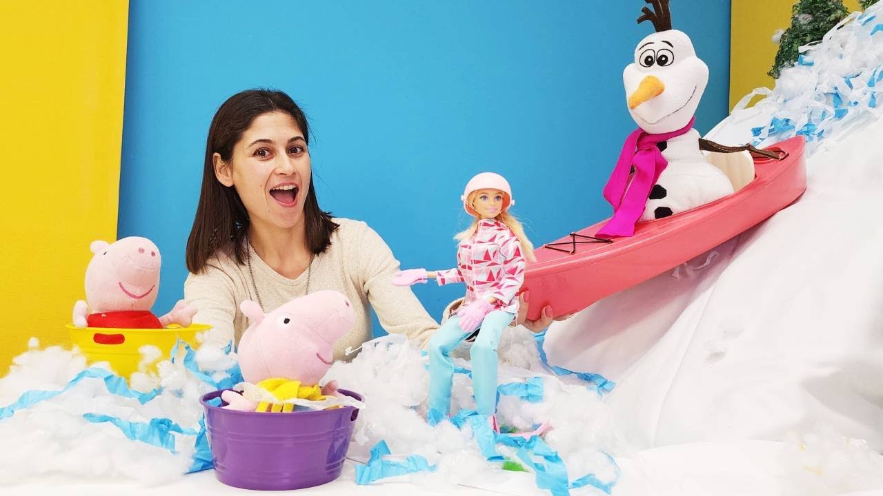 Çocuk oyuncakları ile eğlenceli oyun videosu. Barbie, Olaf ve Peppa ...