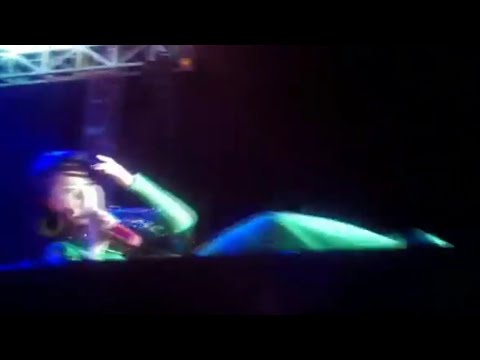 Kocak Zaskia Gotik Terguling Dipanggung