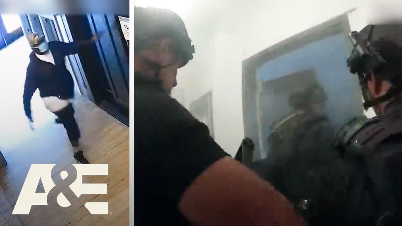 LA SWAT Team Responds To Hostage Situation | A&E - YouTube