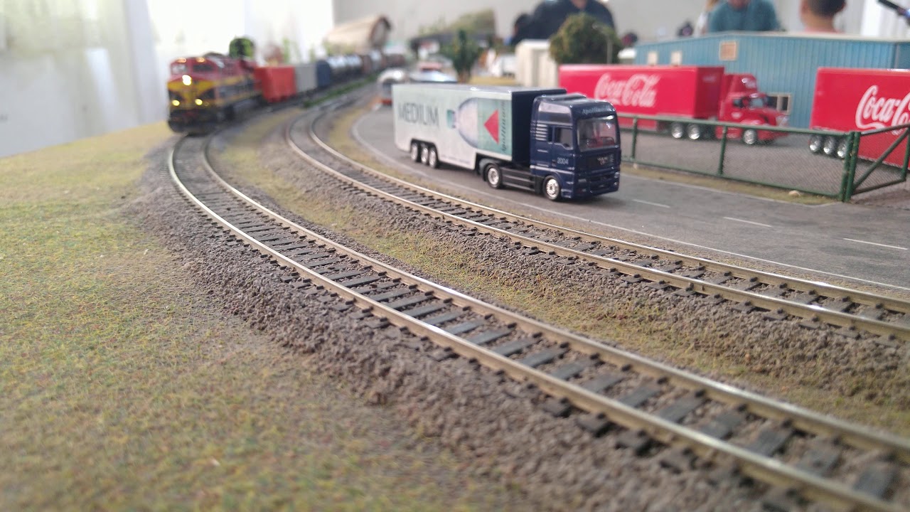 C420 NdeM en la maqueta de ferrocarril 8 ,81 aniversario - YouTube