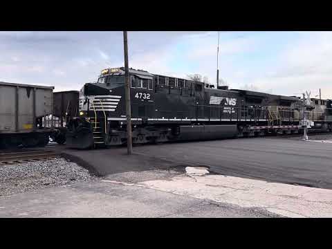 Two NS trains meet in Marion, Ohio with NS 4003 - YouTube