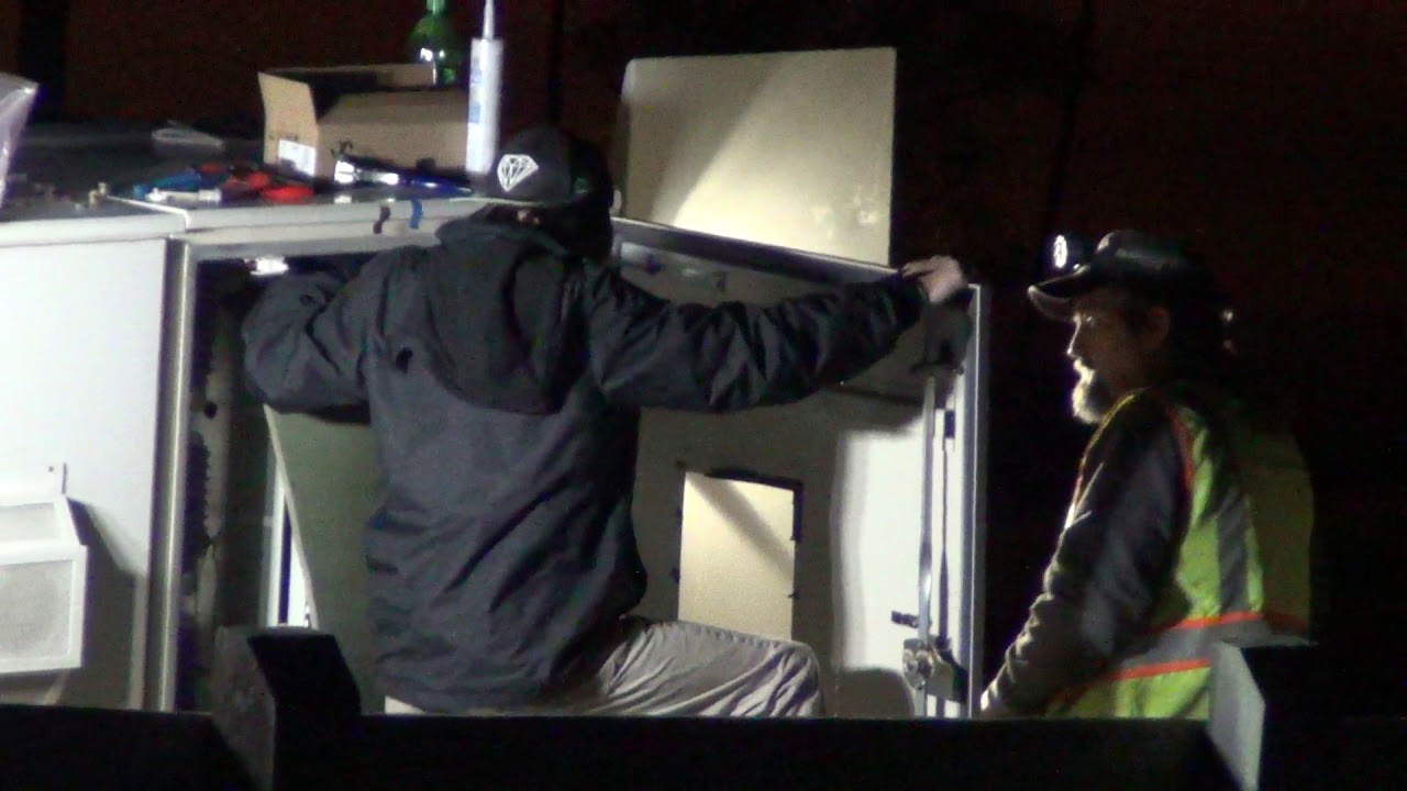 AT&T/CenturyLink messing with Utility boxes at 5am - YouTube