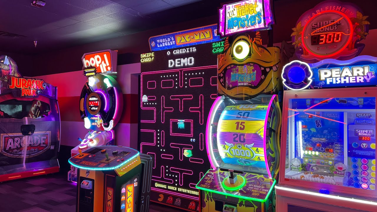 Bowlero Arcade Tour! (Fontana, California) - YouTube