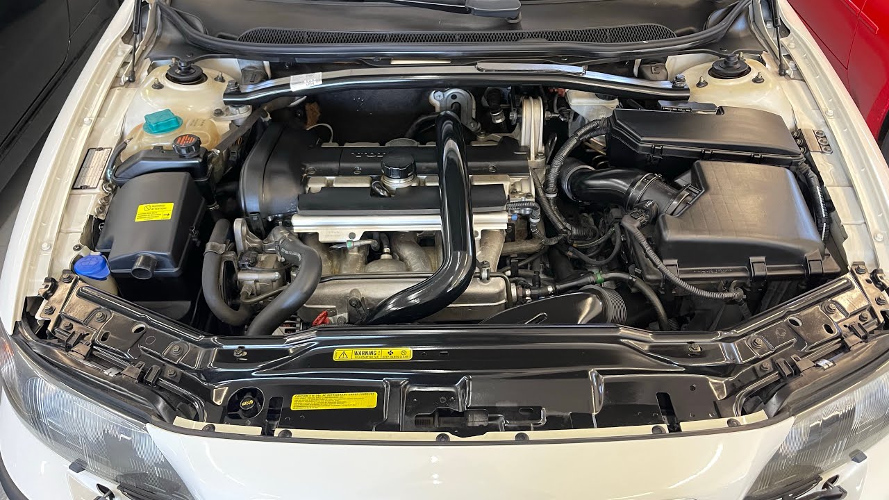 2001 Volvo V70 2.4T - Startup and Engine Running - YouTube