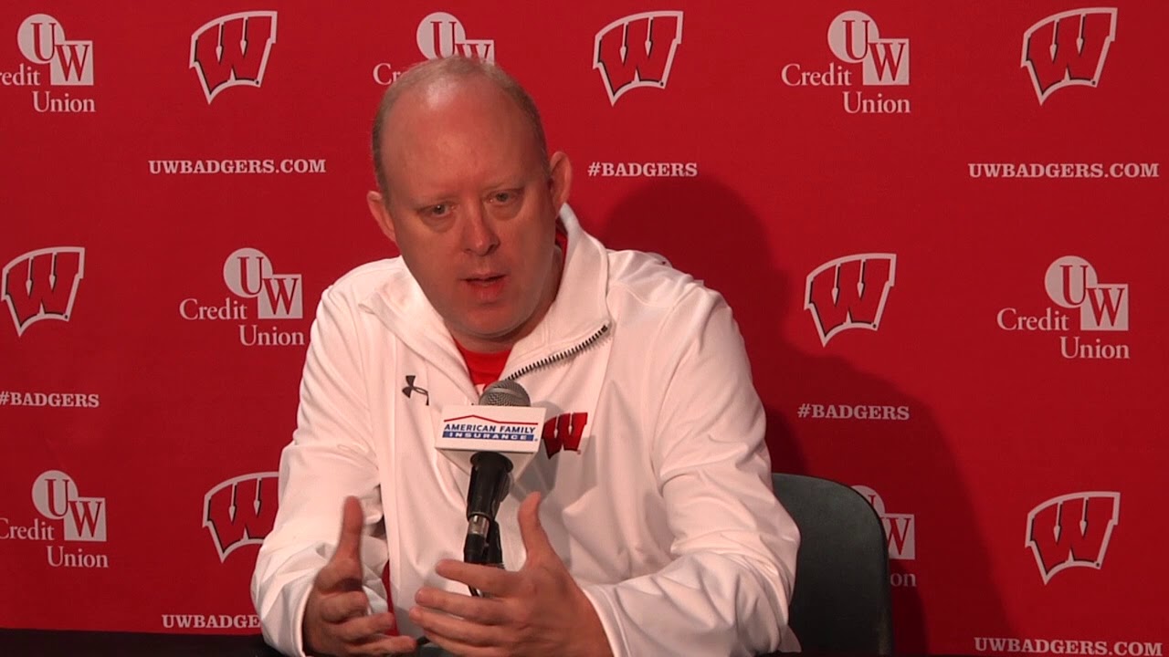 Wisconsin volleyball coach Kelly Sheffield previews Big Ten slate - YouTube
