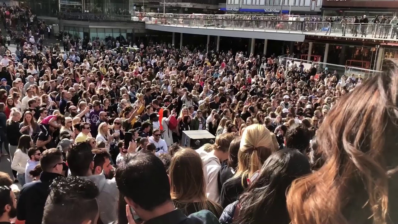 Thousands of Avicii fans gathered in the center of Stockholm to rave in ...