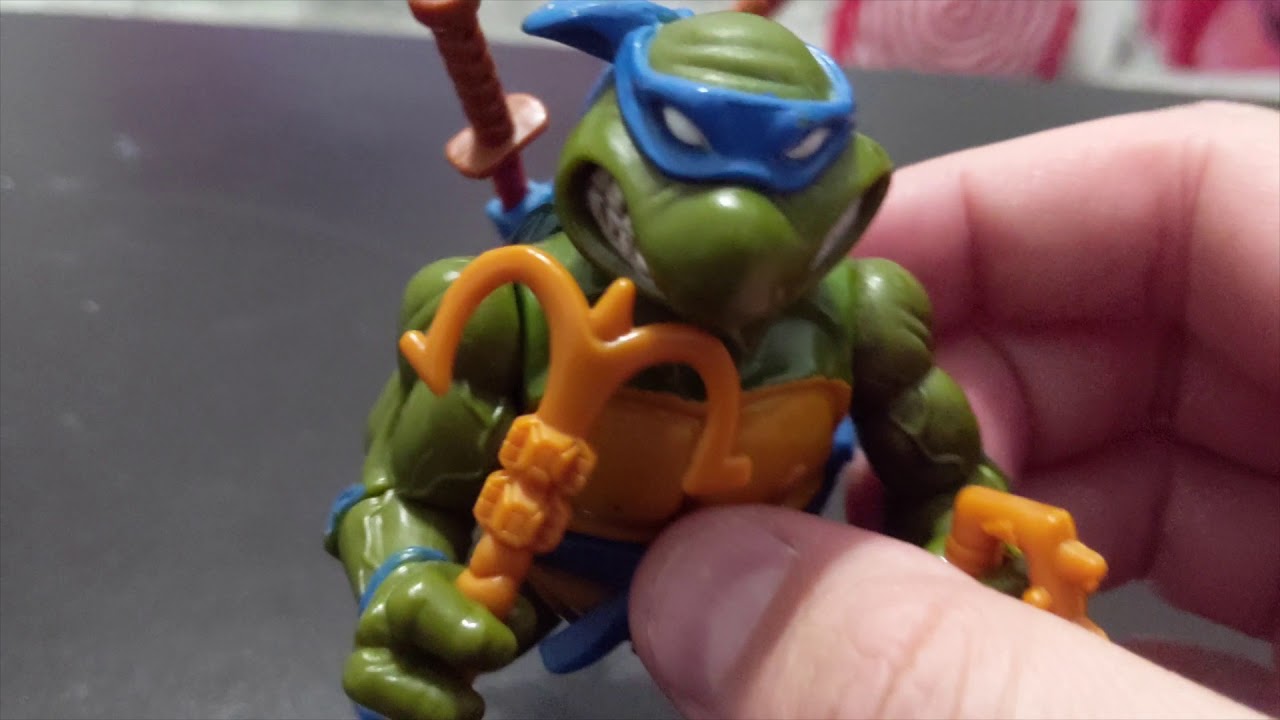 Brian Reviews Leonardo, With Storage Shell from TMNT - YouTube