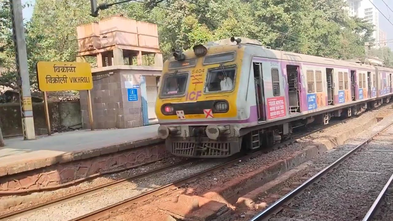 The Indian railways slow local train video live in the Vikhroli railway ...