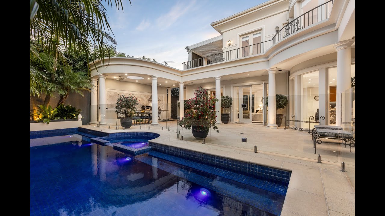 8 Birdwood Avenue, Brighton - YouTube