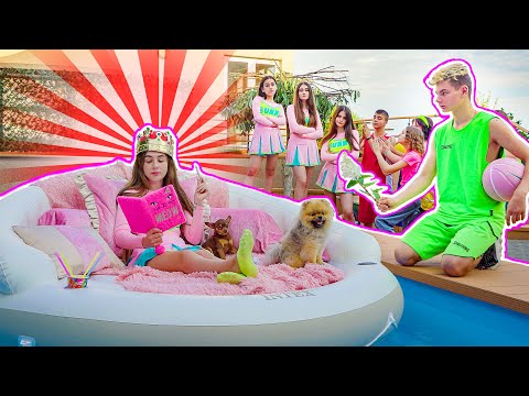 Diana's party for 16 years! This party is for popular teens only!