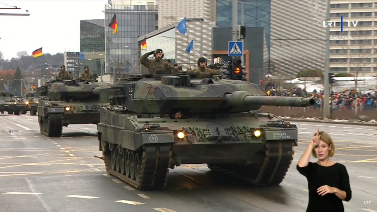 Große Parade der NATO in Litauen - Deutsches Kontingent (Leopard 2, Marder, Boxer, Puma) 25.11. ...