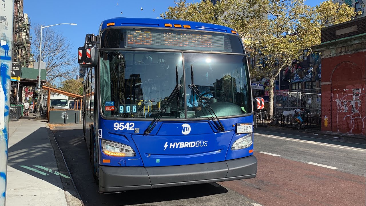 Williamsburg Bridge Plaza Bound 2021 New Flyer XDE40 Xcelsior 9542 B39 ...