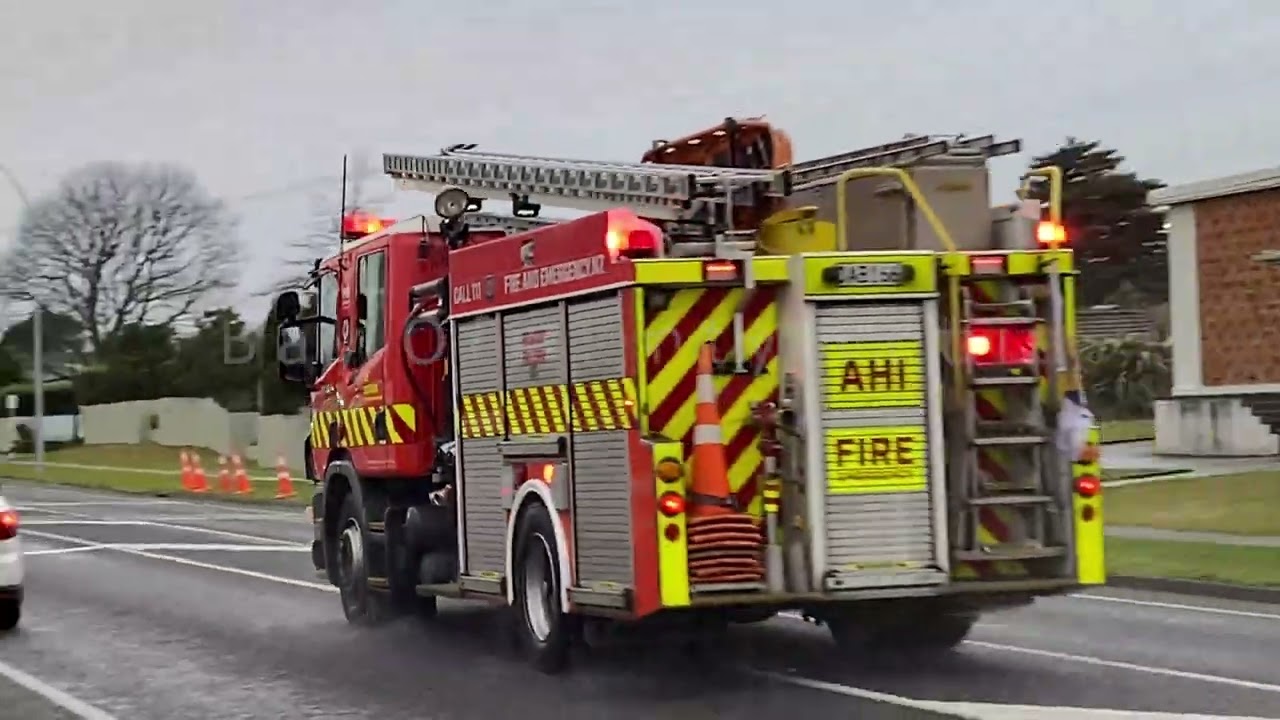 New Zealand Police Fire And Ambulance Responding + Dog Unit! - YouTube