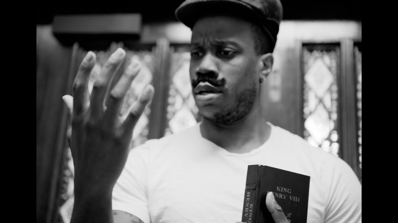 The first black person to dap someone up - YouTube