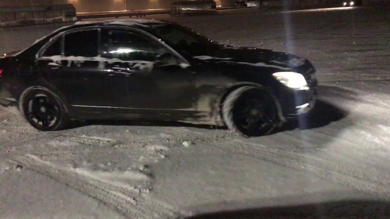 Donuts Mercedes-Benz C300 4matic w204 - YouTube