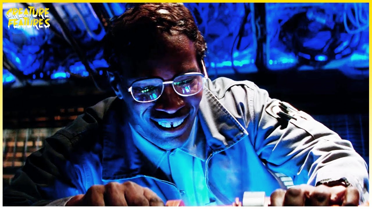 Max Falls Into A Tank Of Electric Eels | The Amazing Spider-Man 2 ...