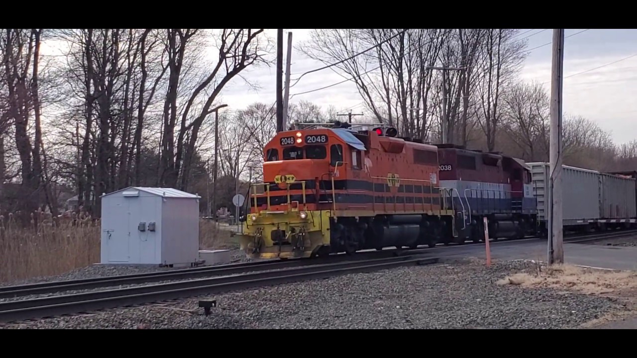 Freight Train thru Windsor CT - YouTube