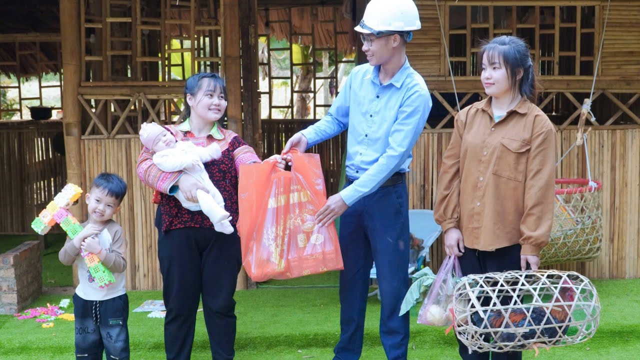 The poor girl and the care of the engineer. The attention of friends around - YouTube