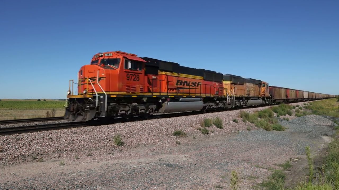 BNSF 9728 West - YouTube