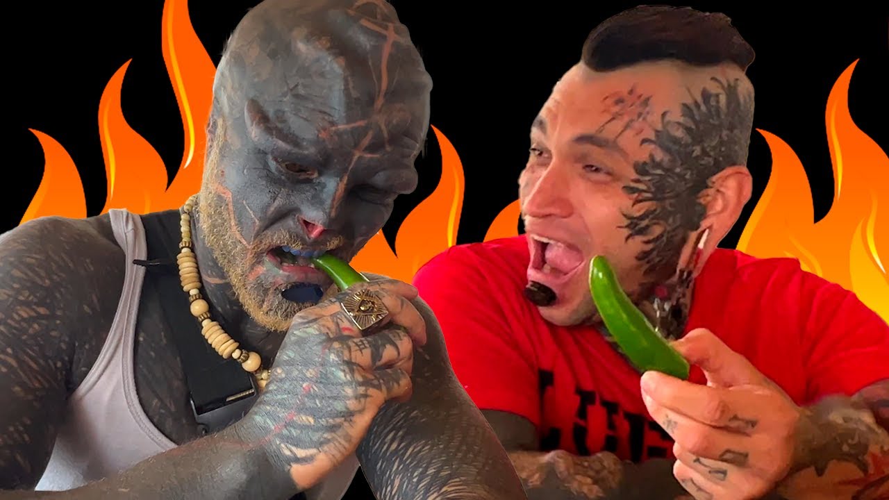 BLACK ALIEN prueba el CHILE MEXICANO - YouTube