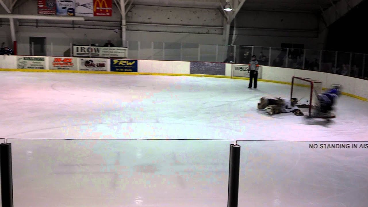 Max Culp penalty shot- Mosinee Papermakers - YouTube