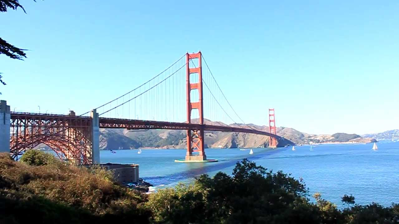 Blue Angel Jet Buzzes Golden Gate Bridge - YouTube