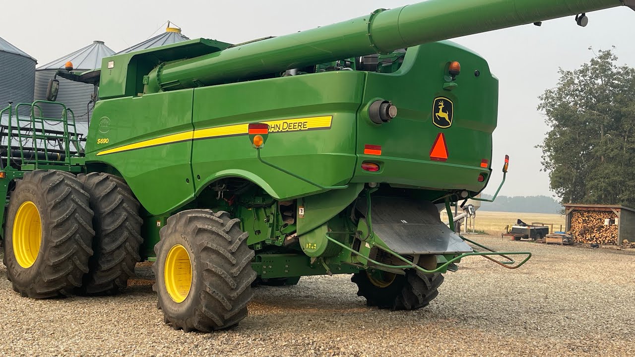 John Deere S690 combine advance power cast tail board repair - YouTube