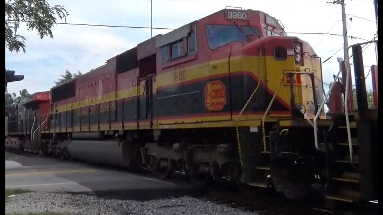 CN Mixed Freight goes through Lake Villa, IL with KCS SD70MAC! 8/13/17 ...