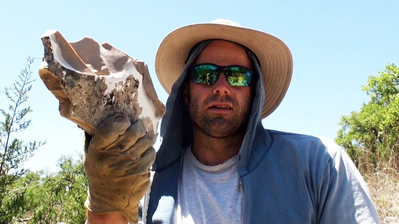 How to Break Up Big Blocks of Flint (HD) - YouTube