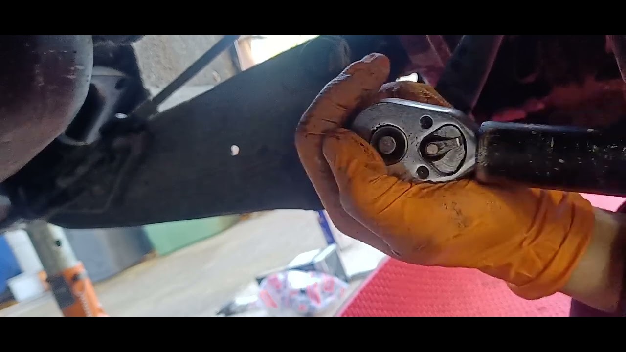 change rear bushing (foremost) rear control arm volkwagen golf 07 - YouTube