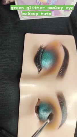 💚green glitter smokey|| eye makeup tutorial💚🖤#shorts #trendingshorts ...