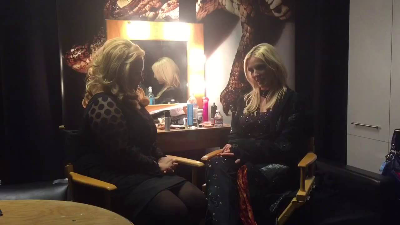 Britney Spears teaching Adele - YouTube