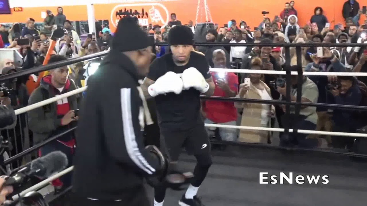 Gervonta Tank Davis POWER At 135 WORKING MITTS - EsNews Boxing - YouTube