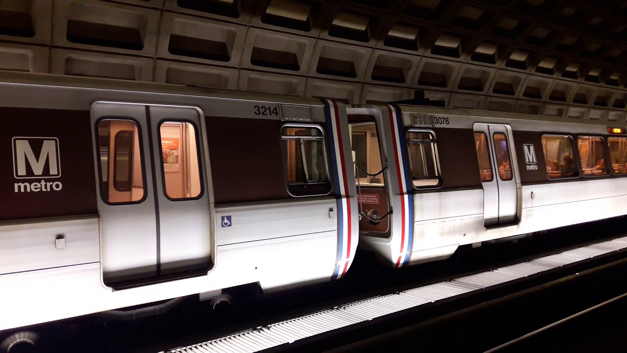 WMATA Orange Line: Breda 3000 Series #3214 & #3078 arriving at ...