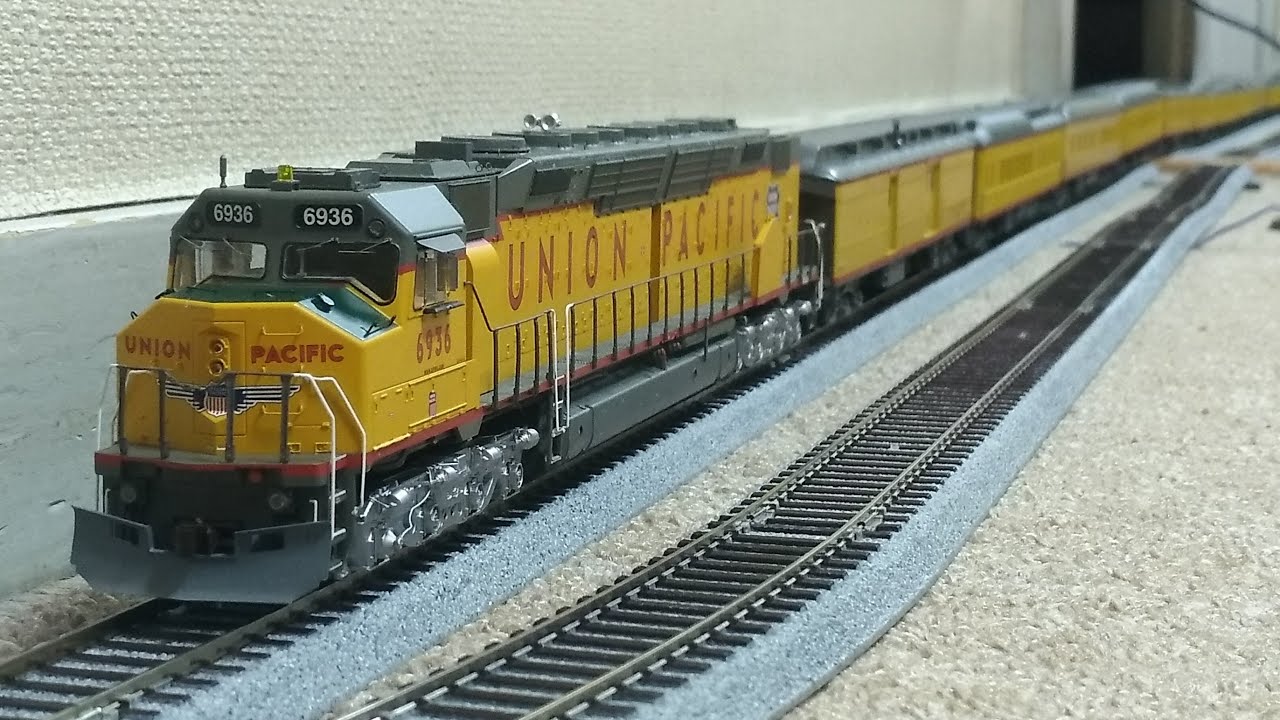 【HO】DDA40X 6936 with 11 passenger cars（Pullman Heavyweight） - YouTube