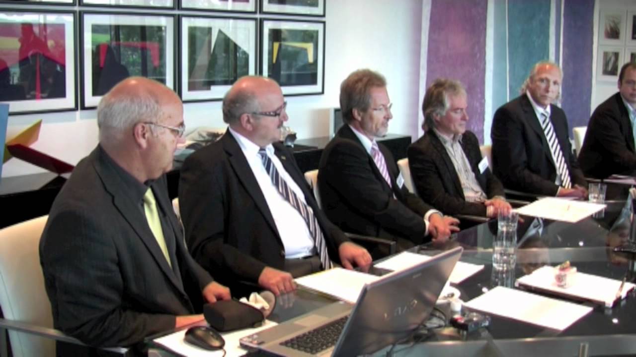 "Gelber Engel"- Pressekonferenz & Auslasern der Skulpturen - YouTube