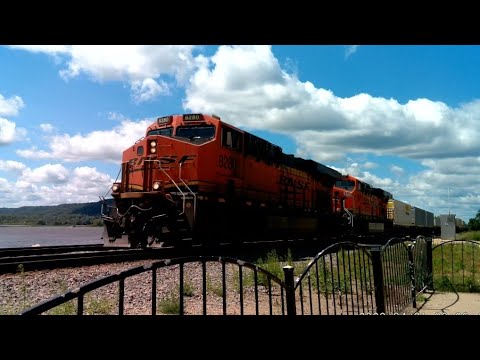 BNSF Hot Shot intermodel train Z-STPCHC with bnsf 25th anniversary locomotive 6017 trailing ...