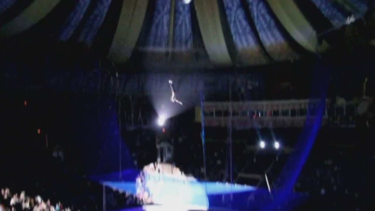 Dramatic video of an acrobat falling through a circus net in Moscow ...