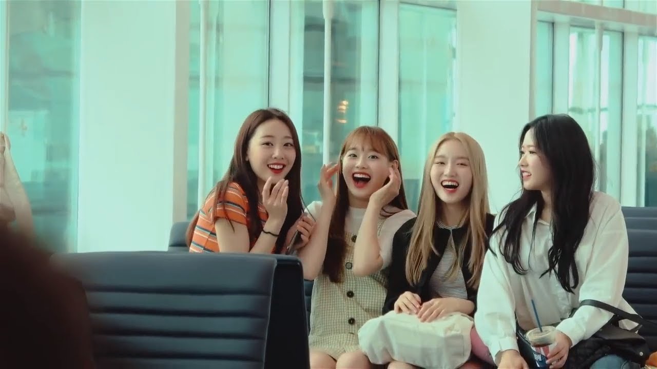 Loona yyxy is surprised by a hidden camera - YouTube