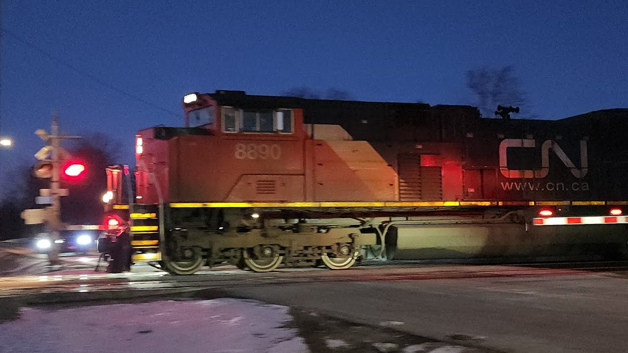 CN 435 - 8890 8905 In Lynden Ontario - YouTube
