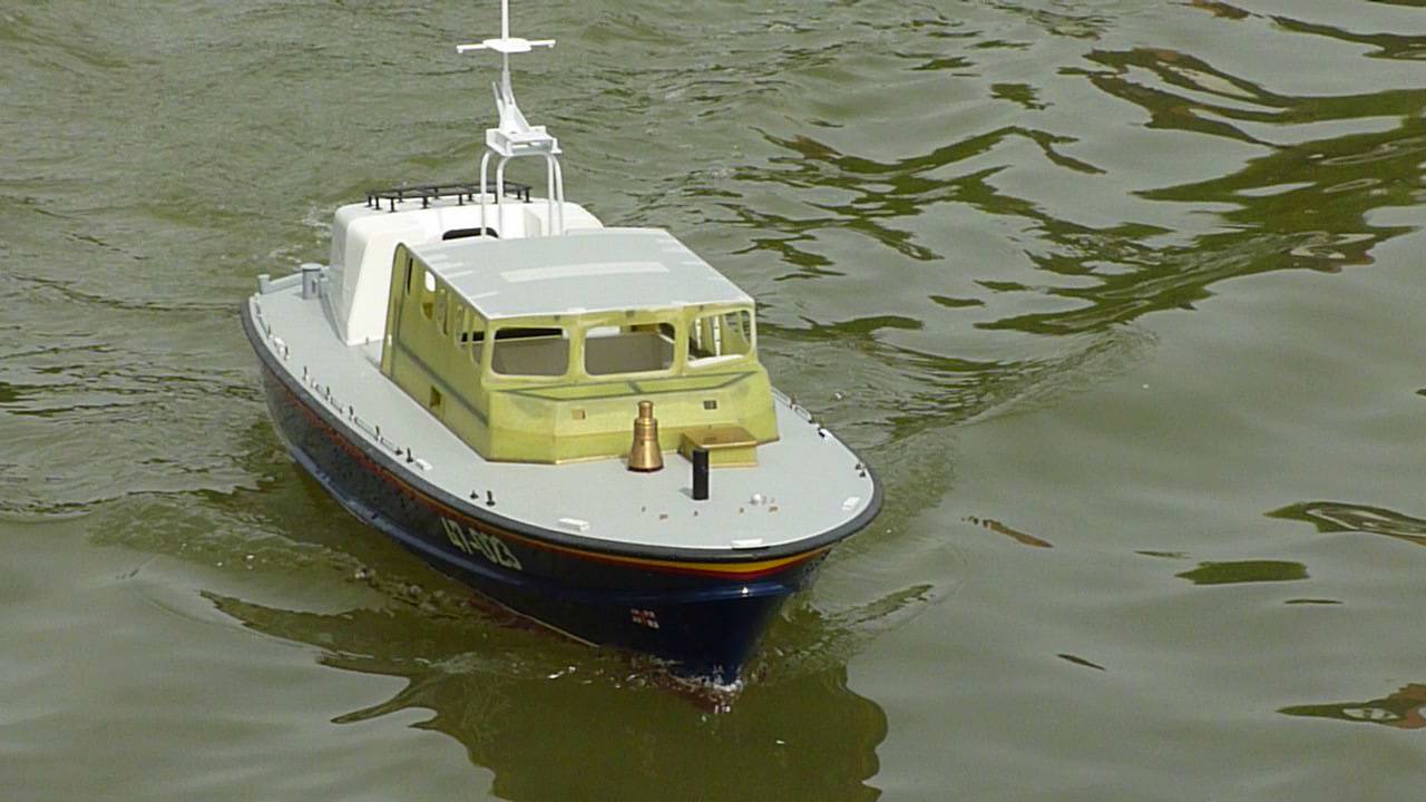RNLI Poole model Tyne lifeboat 1/12 - YouTube