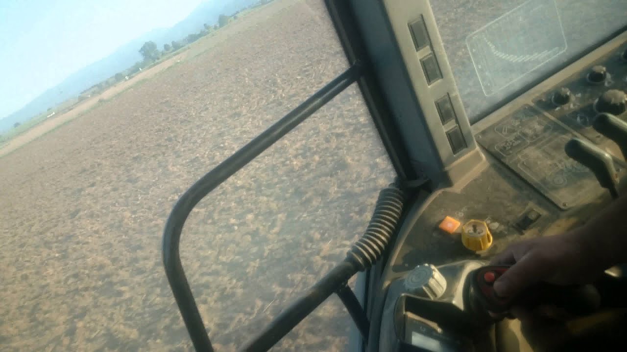 New holland ford 8260 spraying in Greece - YouTube