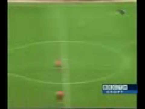 Qapici topu uzaqlasdirmaq isteyende gol vurdu !