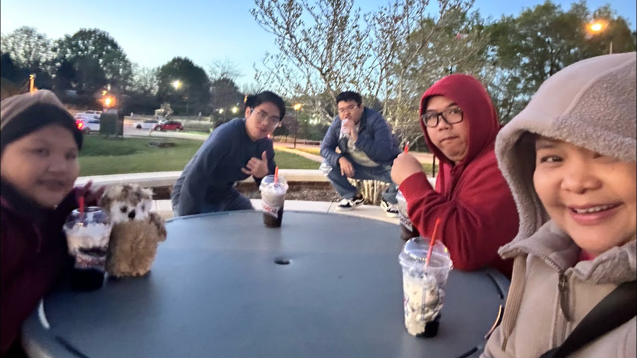 Bumili kami ng Blackout Slush Float sa Sonic para sa free solar eclipse ...