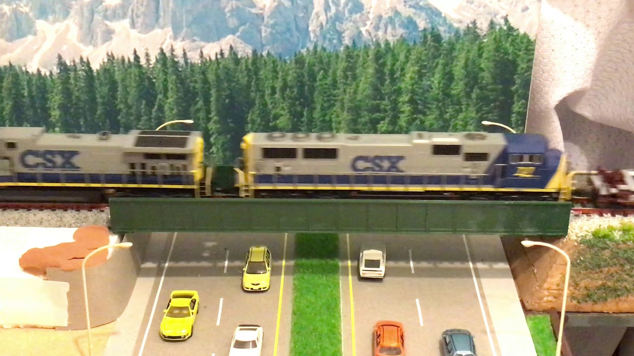 N scale KATO AC4400CW+SD70MAC CSX Intermodal Train Layout - YouTube