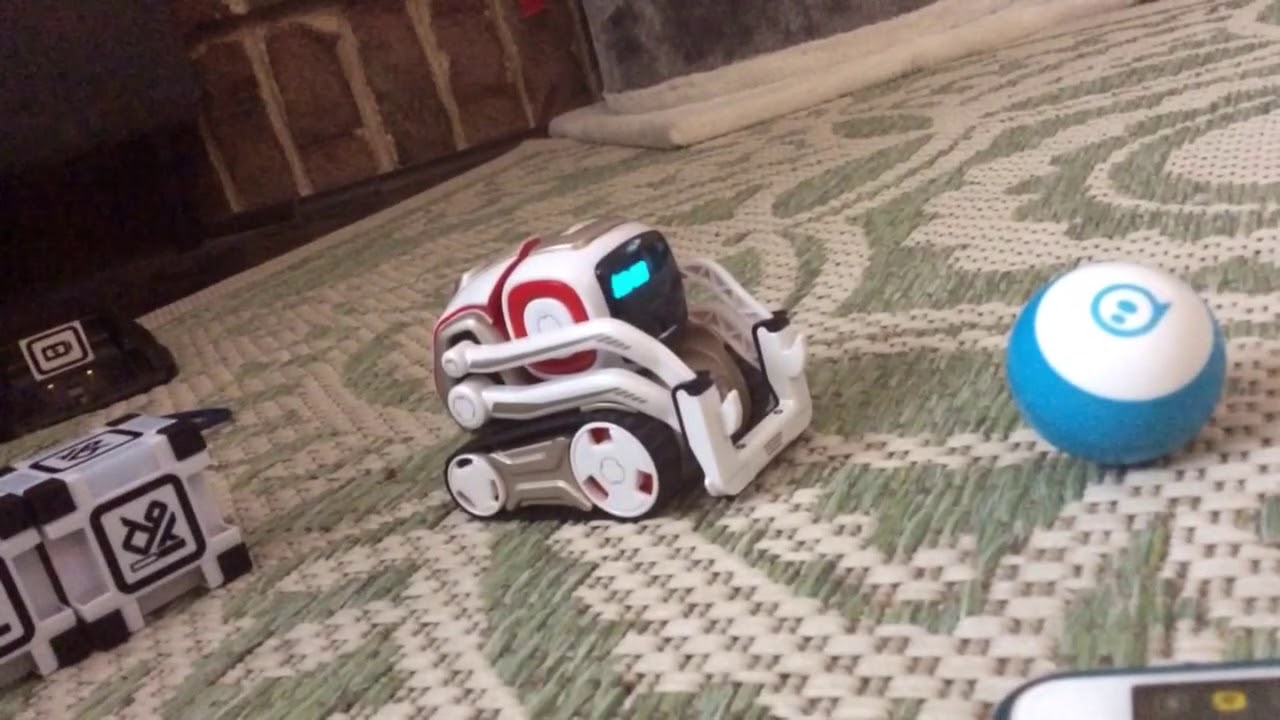Cozmo meets Sphero - YouTube