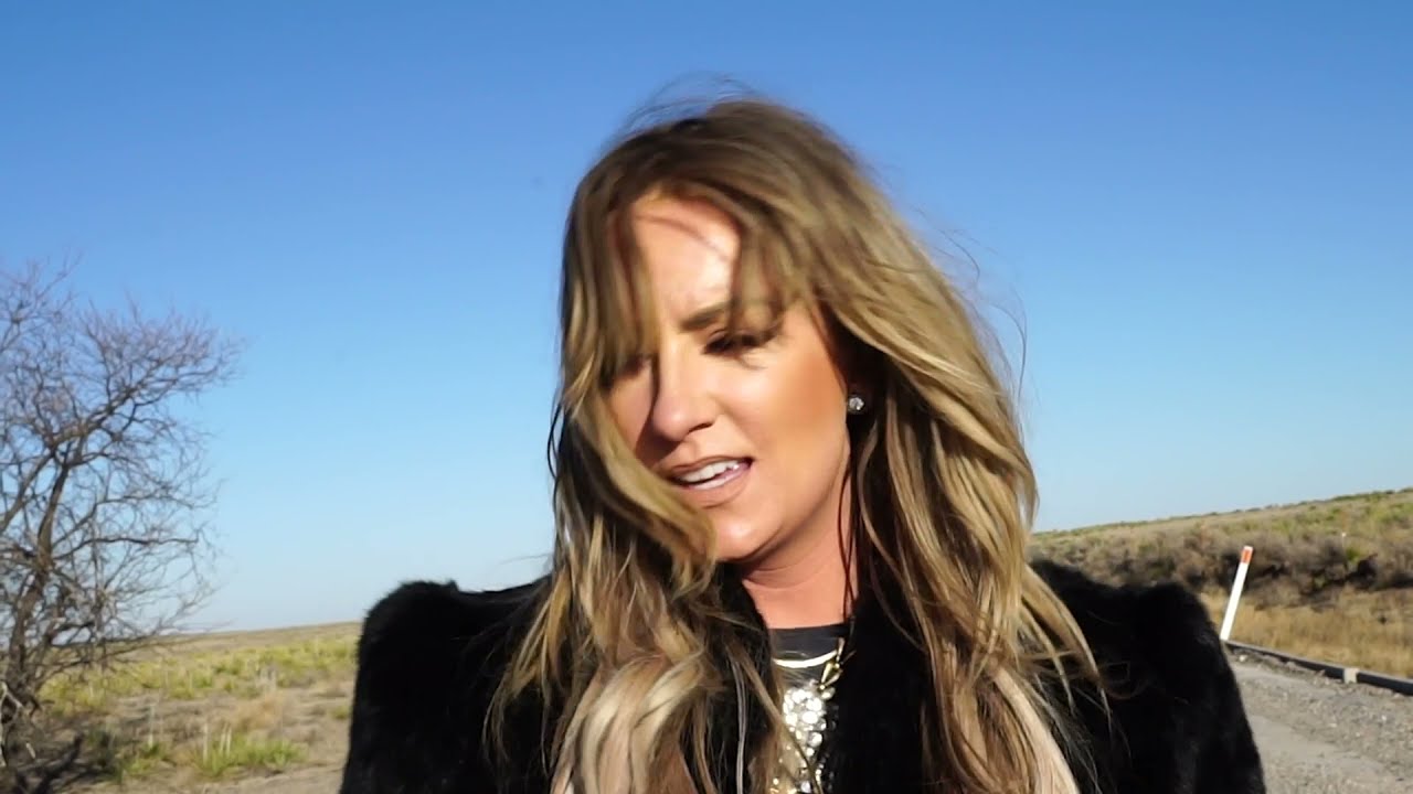 Clare Dunn - "Unread" (Official Music Video)